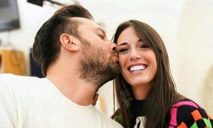 L'ex di Cremonini su Instagram: "Tutti abbiamo un paio di corna..."
