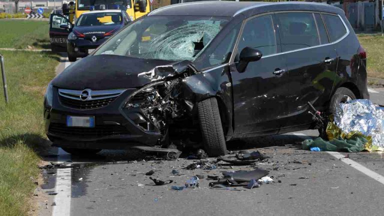 Tragico incidente stradale all'estero, morta ragazza italiana Tragico incidente stradale all'estero, morta ragazza italiana