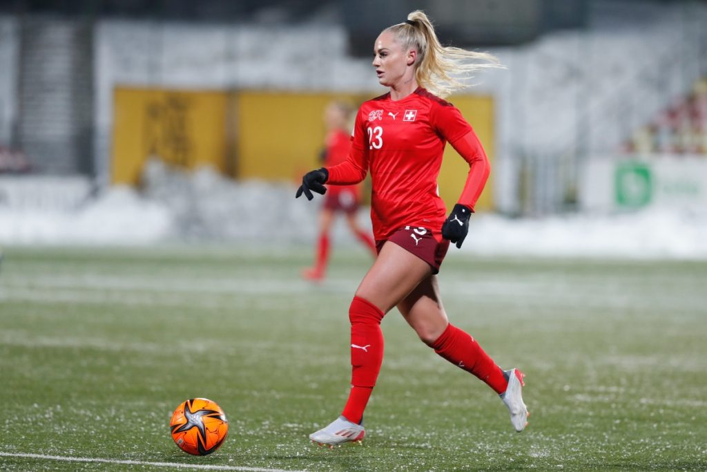 Alisha Lehmann batte Federer: l'attaccante-influencer che incanta i social