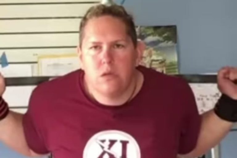 Atleta trans batte record femminile, ma è polemica: "Ingiusto"