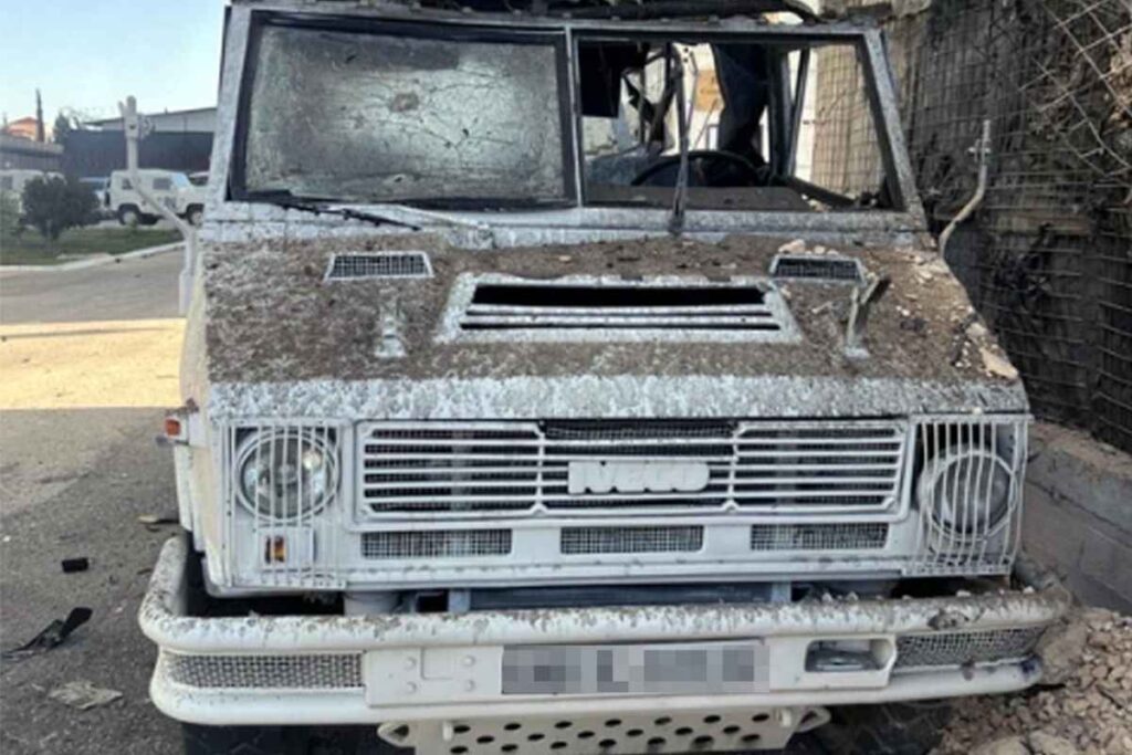 Base italiana colpita in Libano: 4 militari della Brigata Sassari feriti. Unifil scudo a turno ...